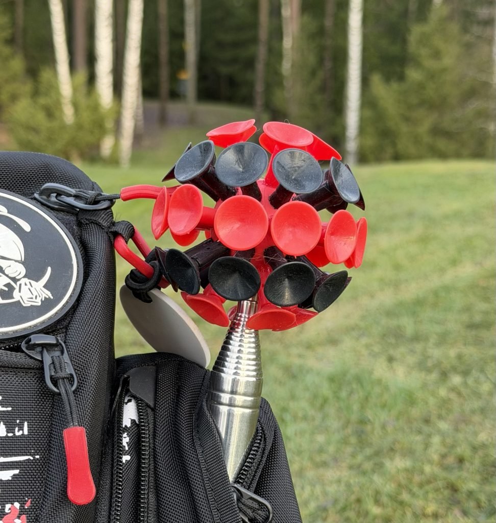 DisCats Disc Golf Suction Cup Ball – Black & Red (8cm) – DisCats